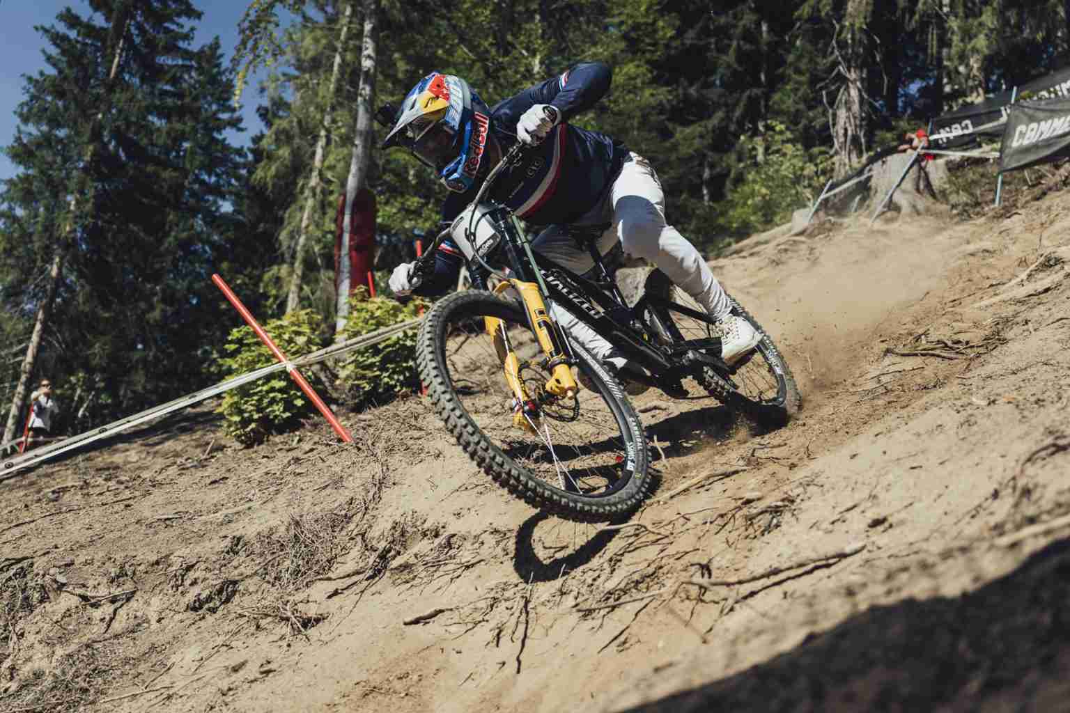 Loic Bruni: Identikit di un Campione del Mondo Downhill | 365mountainbike